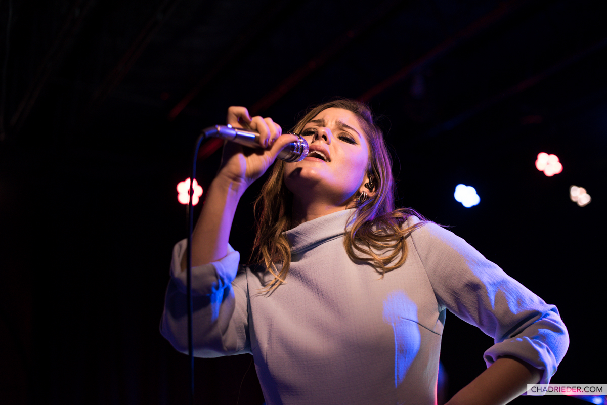 Swedish singer LÉON fills 7th Street Entry on first Minneapolis stop